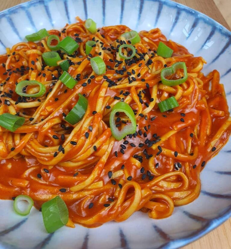 Spicy cheesy noodles