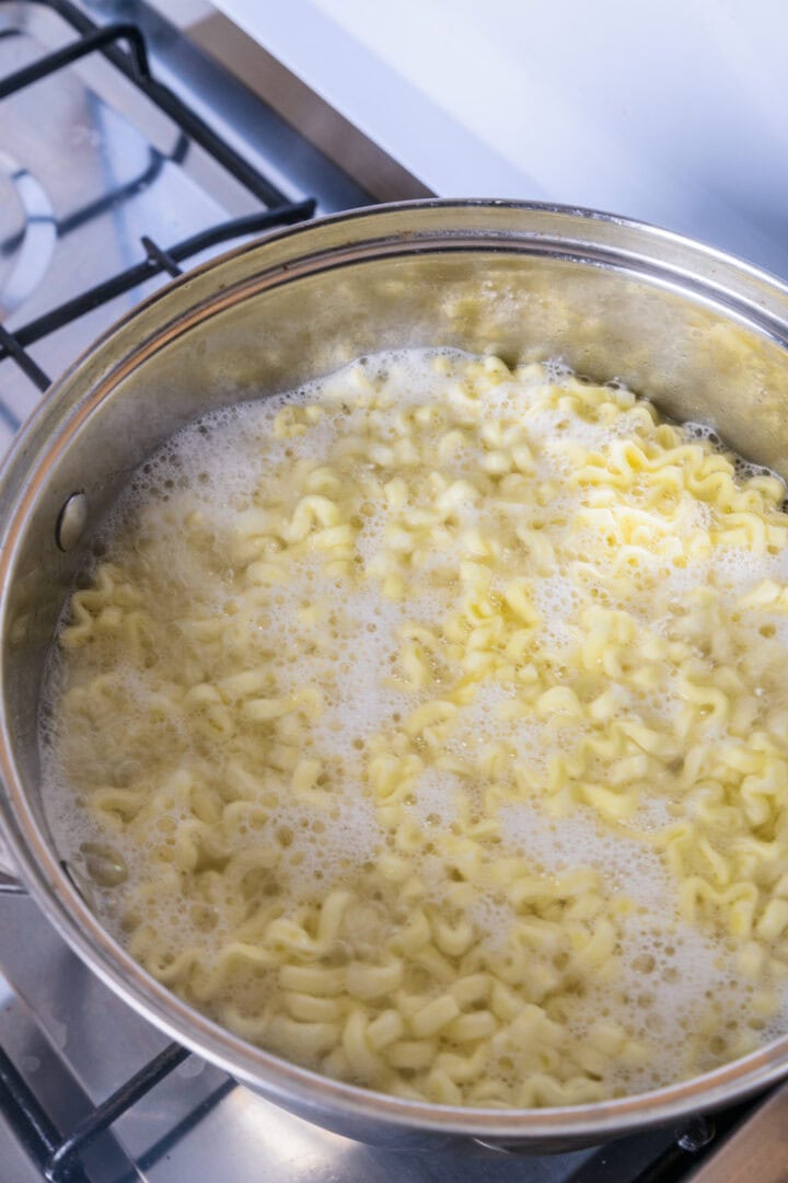 Creamy Carbonara Korean Buldak Ramen