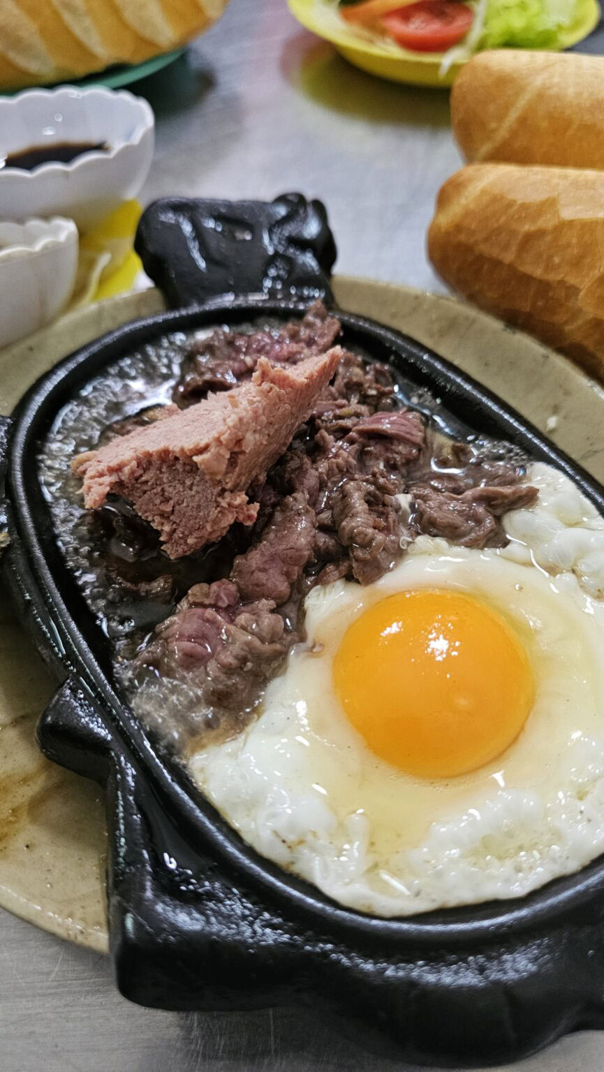 Bò Né: Vietnamese Sizzling Beef Breakfast
